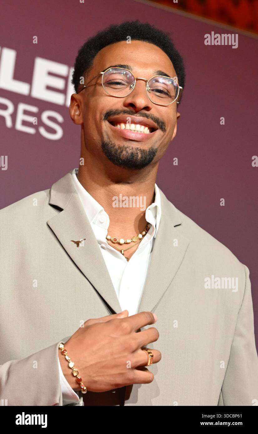 21 December 2025, Baden-Württemberg, Baden-Baden: Decathlete Leo ...