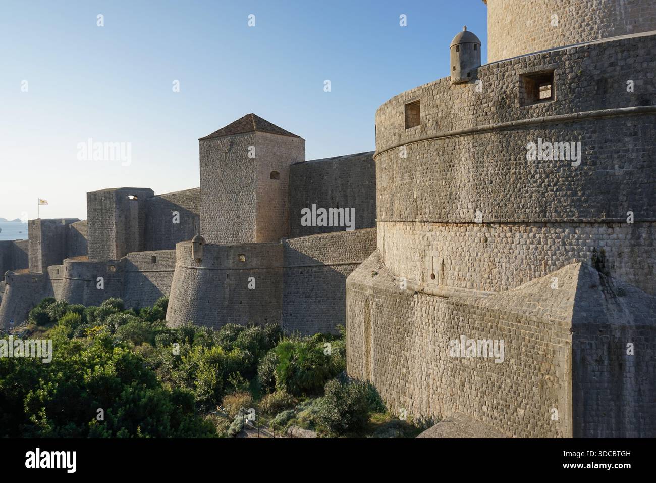 Historic city walls with watchtower hi-res stock photography and images ...