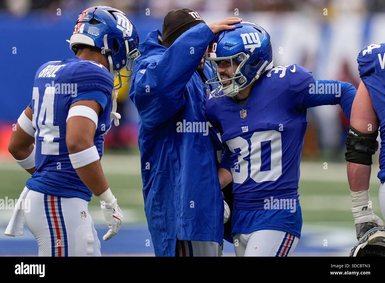New York Giants kicker Ben Sauls (30) is congratulated after kicking a ...