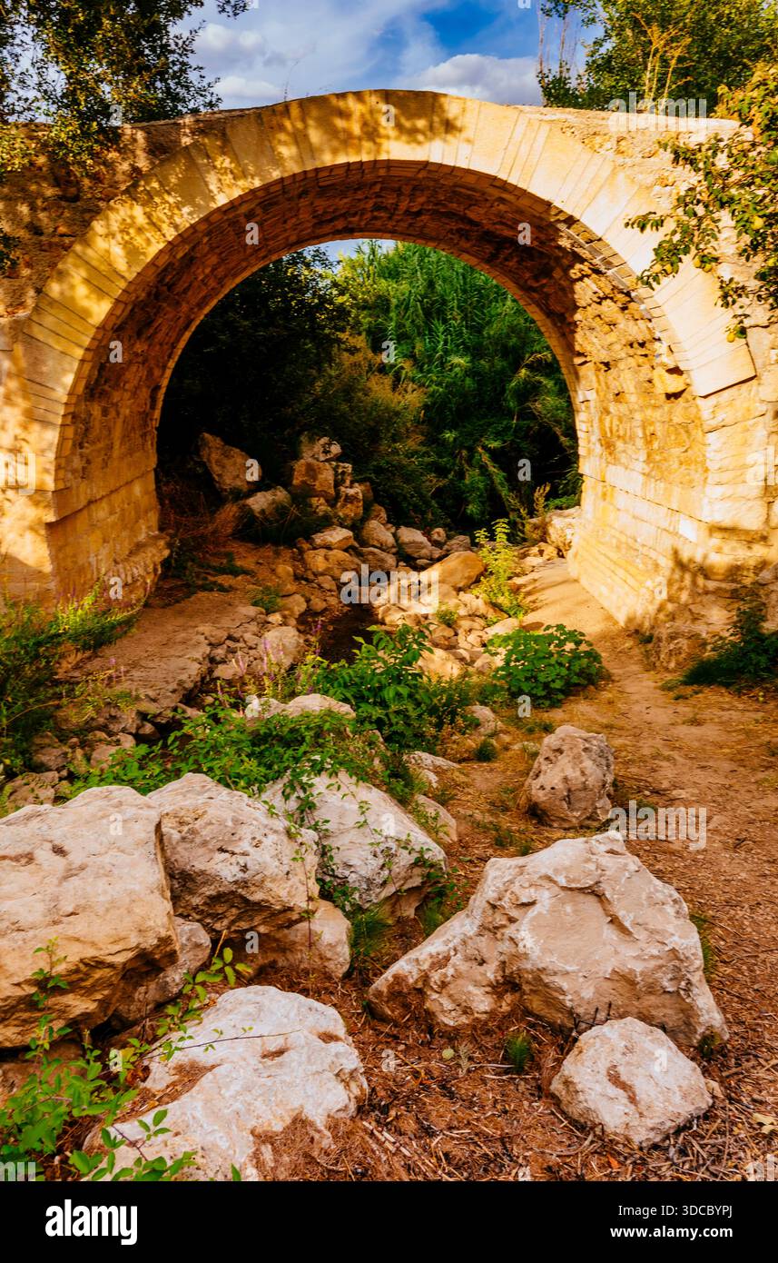 Seven arch medieval bridge hi-res stock photography and images - Alamy