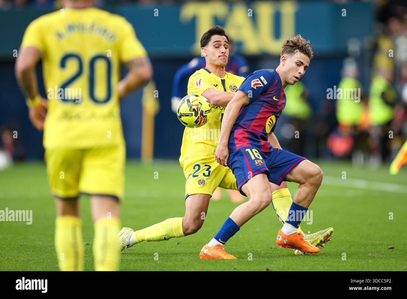 VALêNCIA, CV - 21.12.2025: VILLAREAL CF X FC BARCELONA - Fermín López ...