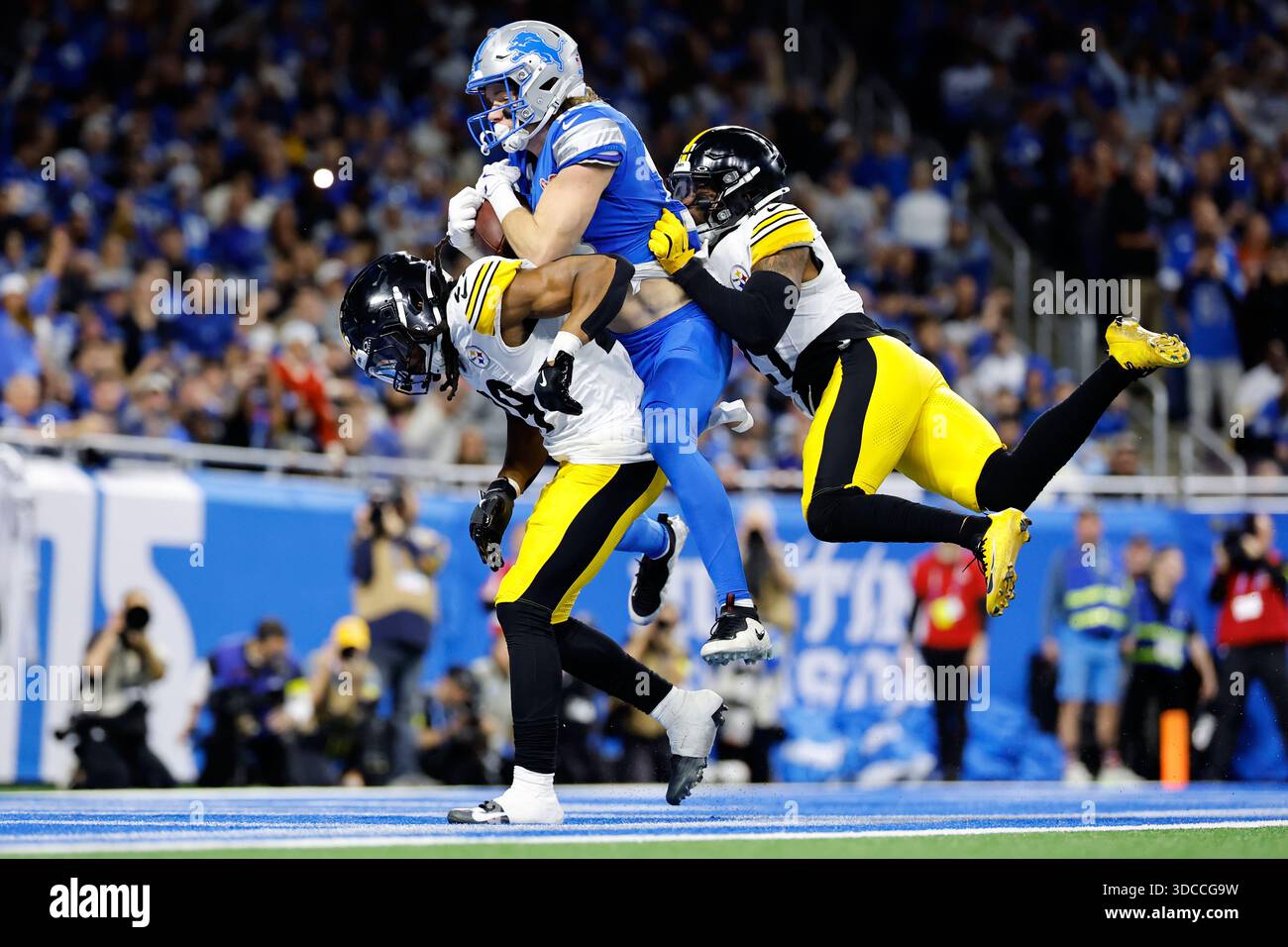 Detroit Lions' Isaac Teslaa scores a touchdown between Pittsburgh ...