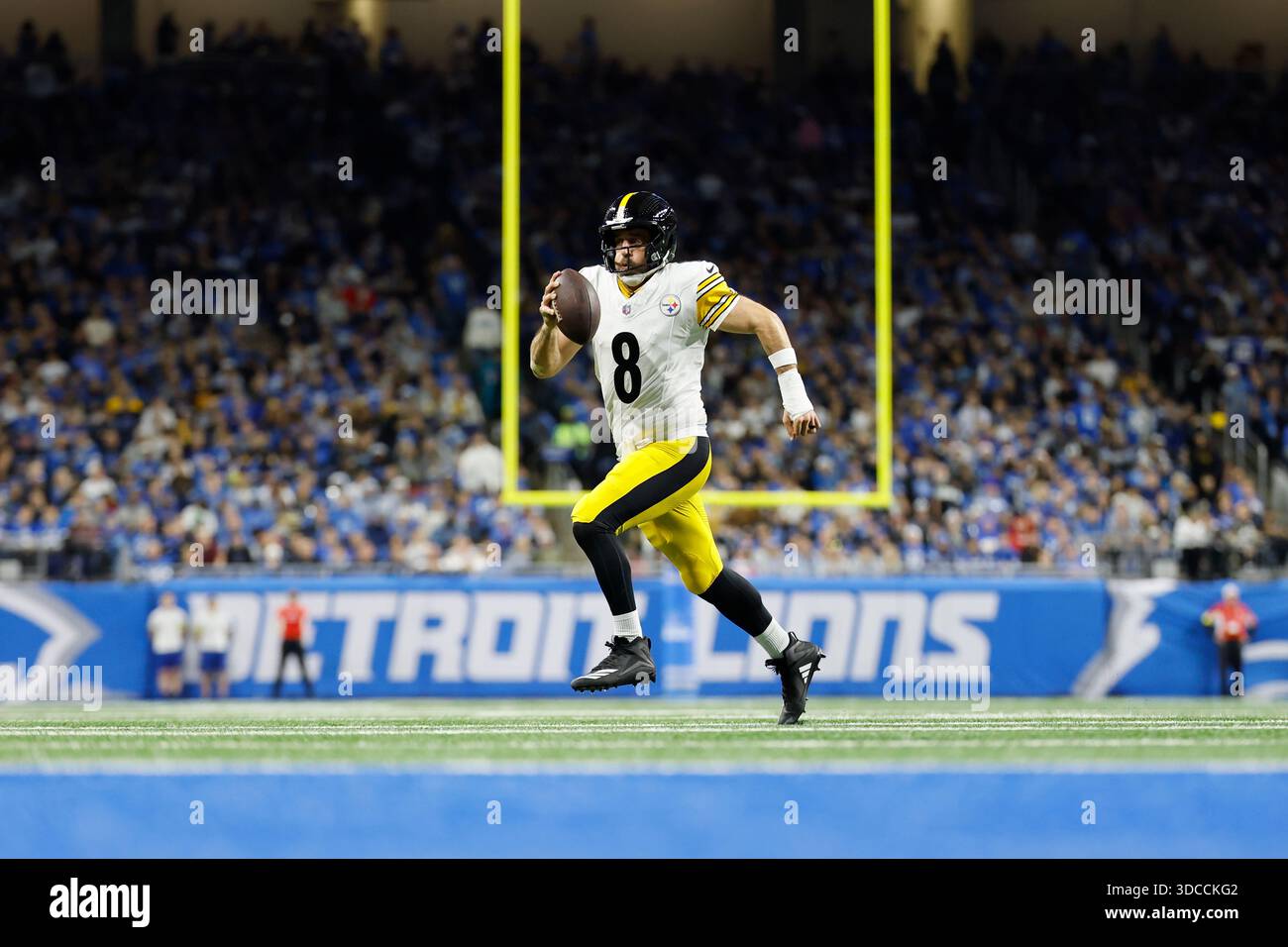 Pittsburgh Steelers' Aaron Rodgers plays during the second half of an ...