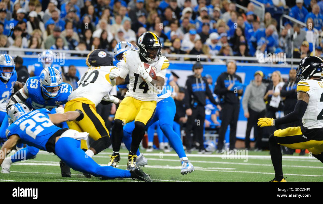 Dec 21, 2025: Kenneth Gainwell #14 during the Pittsburgh Steelers vs ...