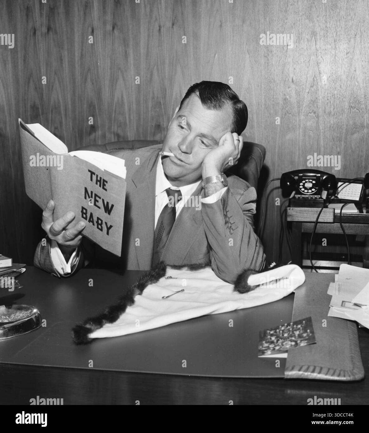 Retro reads Black and White Stock Photos & Images - Alamy