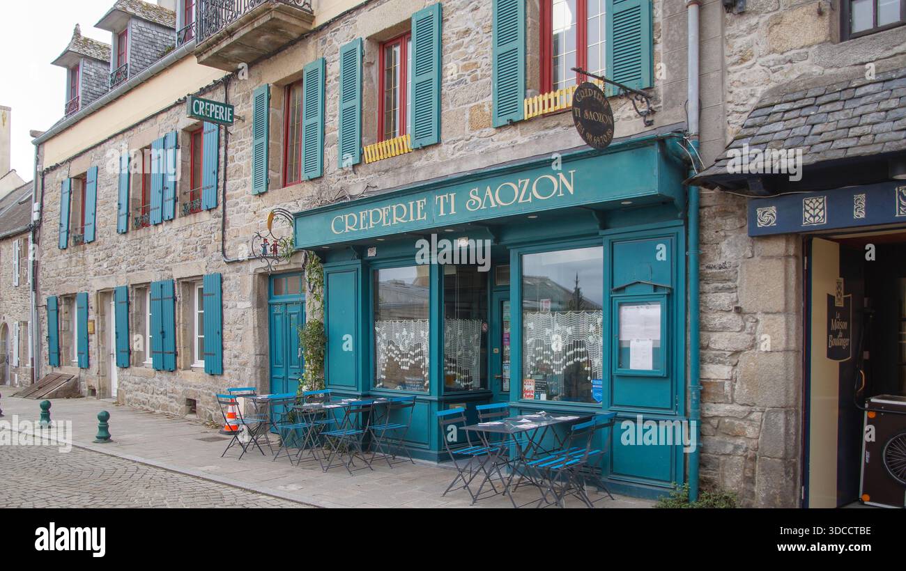 Daytime urban dining scene hi-res stock photography and images - Alamy