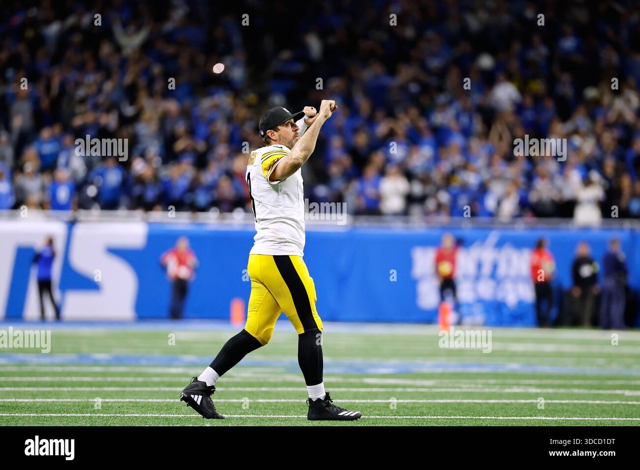 Pittsburgh Steelers' Aaron Rodgers reacts after Pittsburgh won an NFL ...