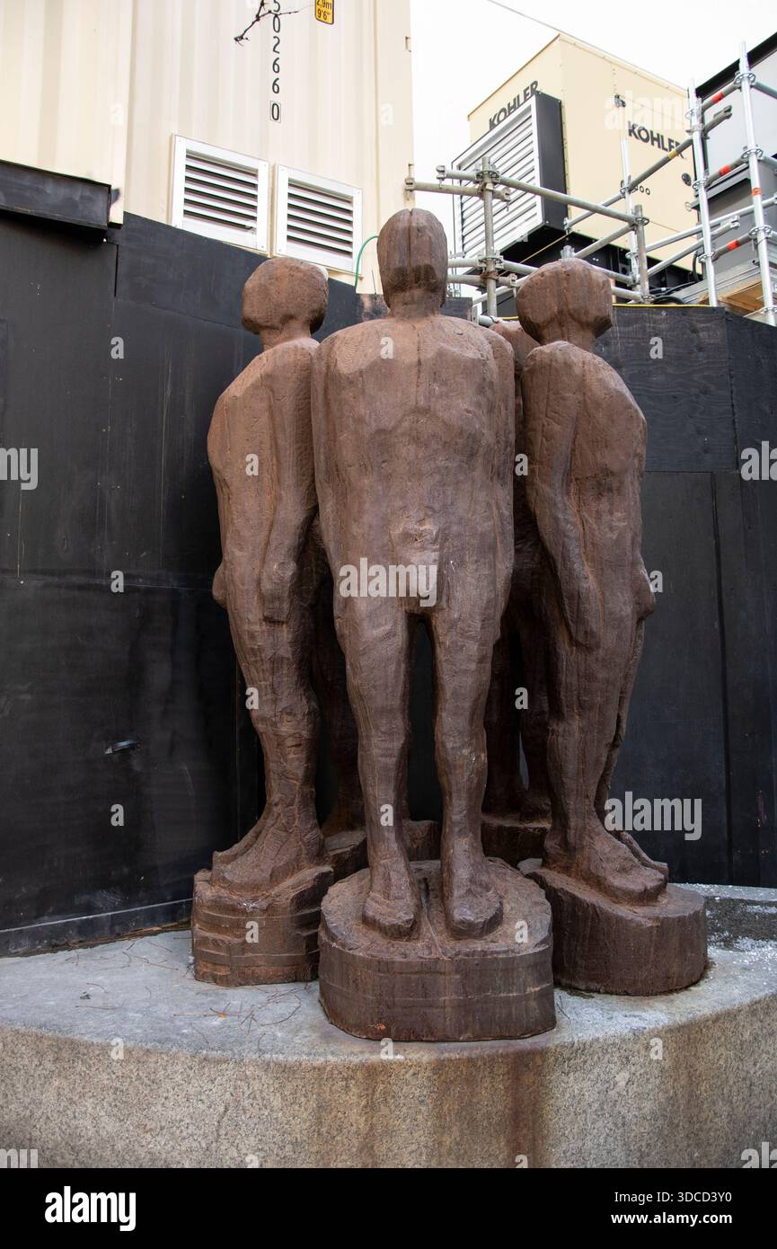 Men standing statues at Eaton Centre on James Street in downtown ...