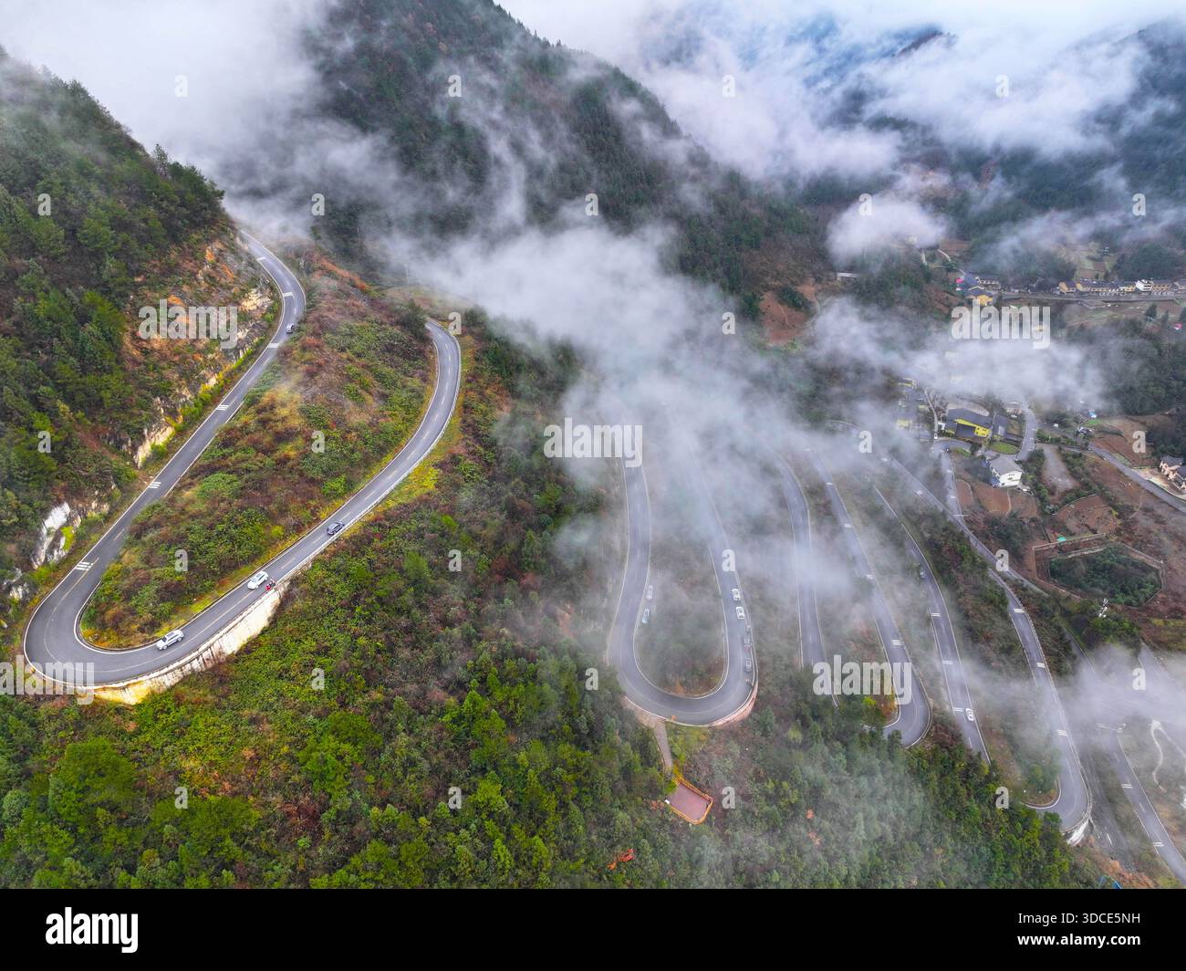 The winding mountain road in Bashan Grand Canyon Scenic Area, Dazhou ...