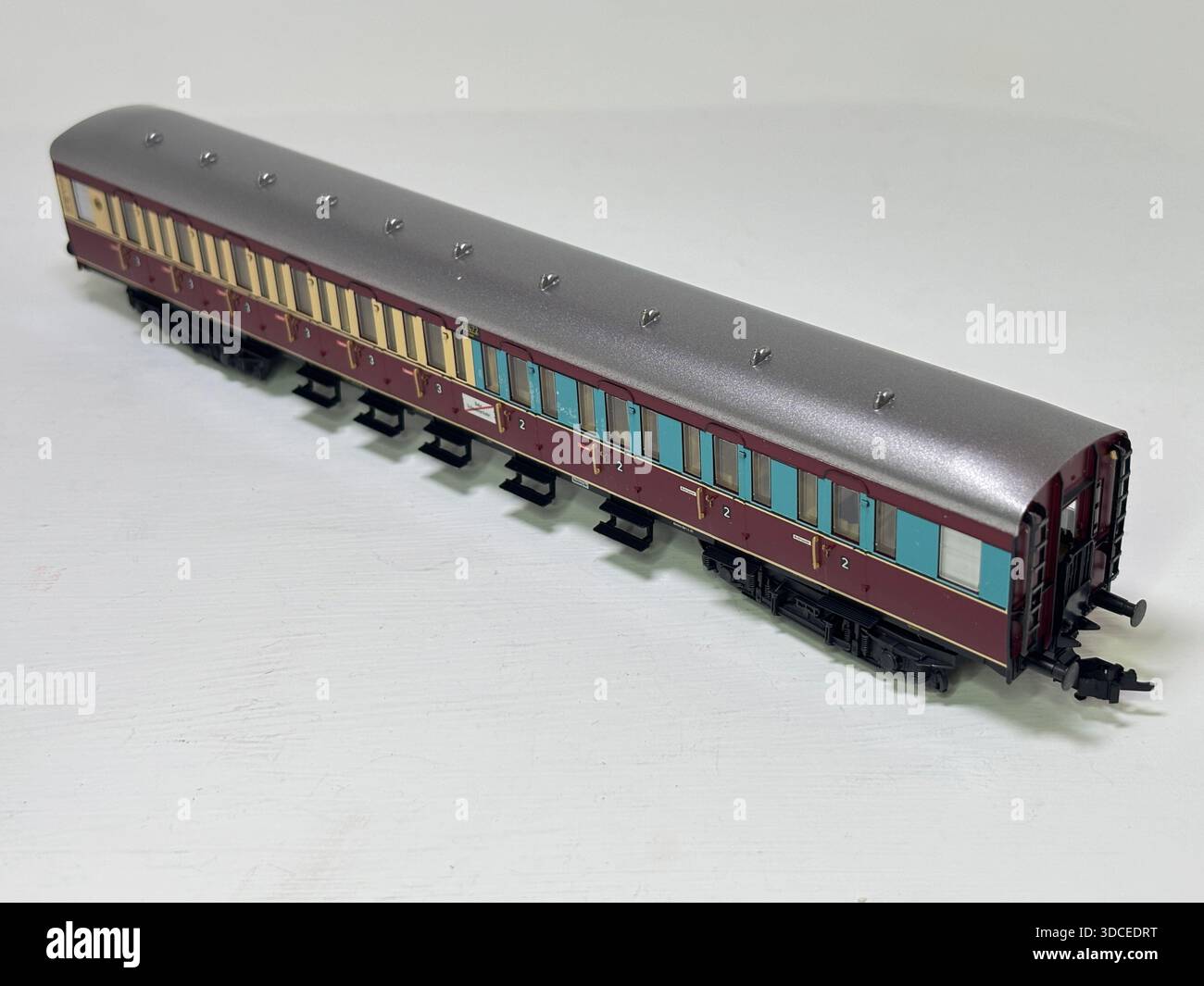 HO scale model railway passenger coaches replicating German railway ...