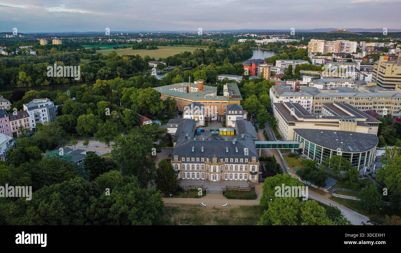 Cluster housing blocks design hi-res stock photography and images - Alamy