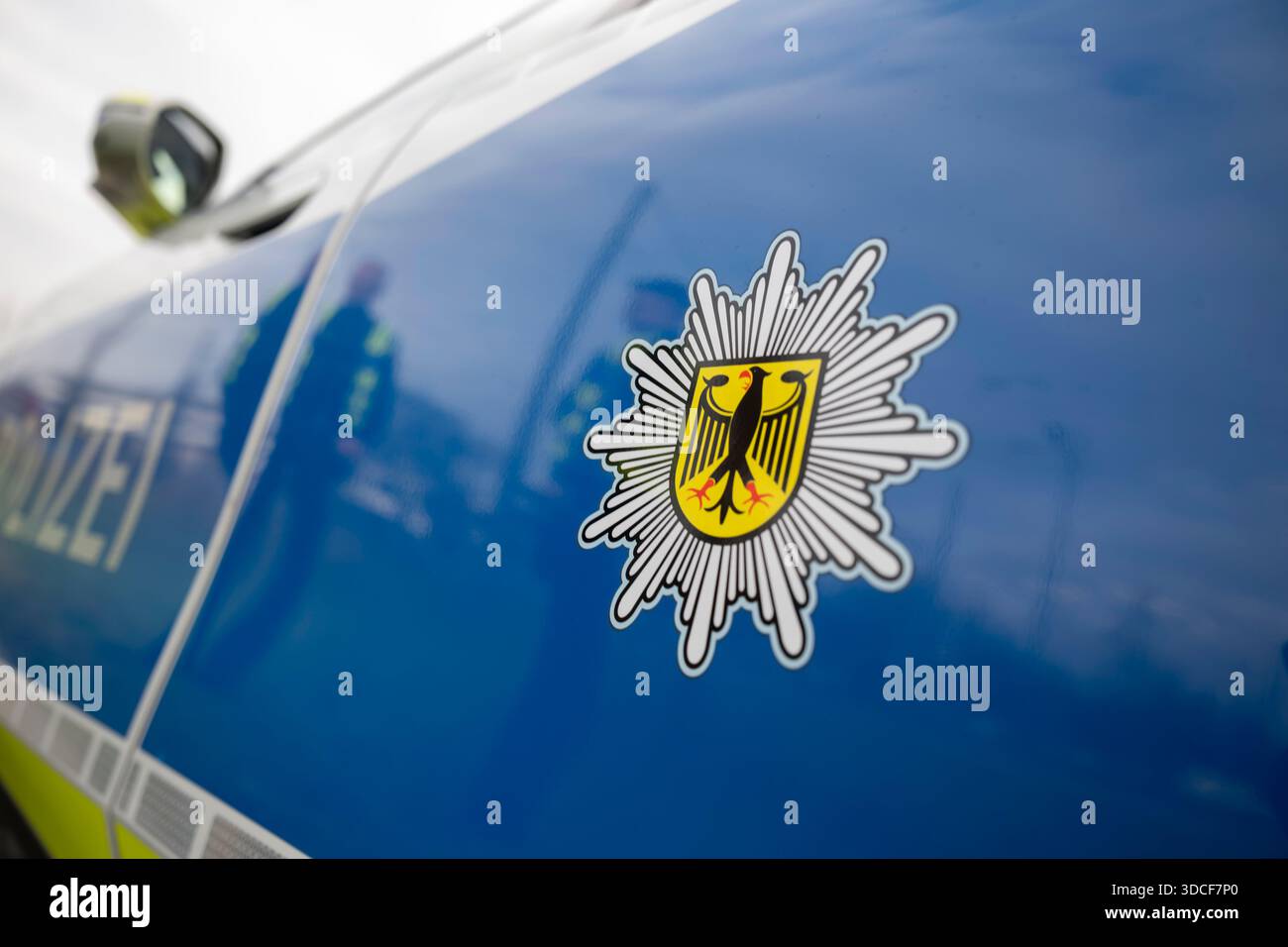 PRODUCTION - 17 December 2025, Baden-Württemberg, Kehl: Federal police ...