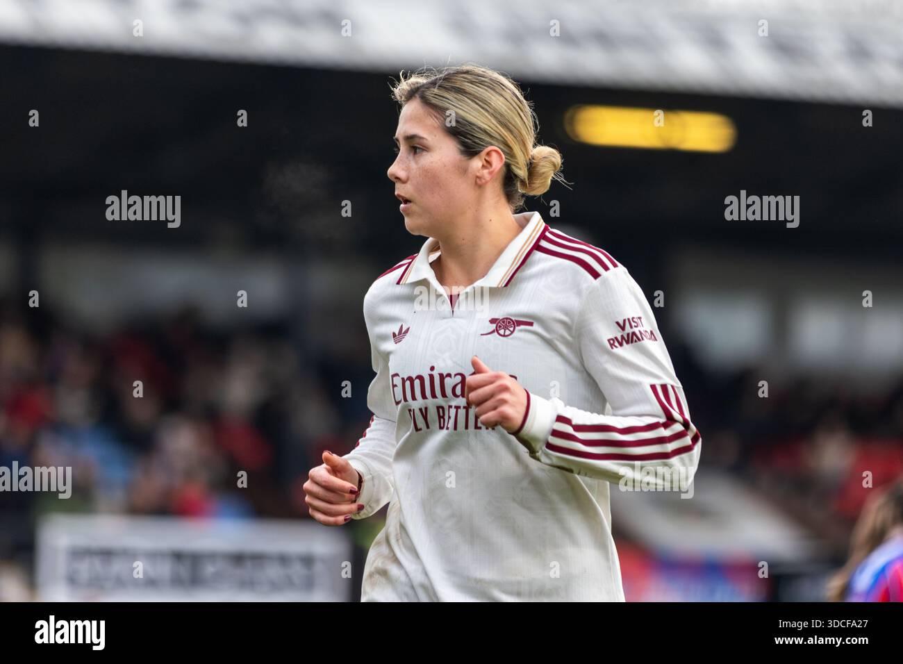 Sutton, UK. 21st Dec 2025. Kyra Cooney-Cross of Arsenal Women in action ...