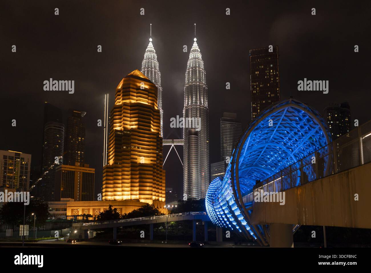 View warmly lit buildings hi-res stock photography and images - Alamy