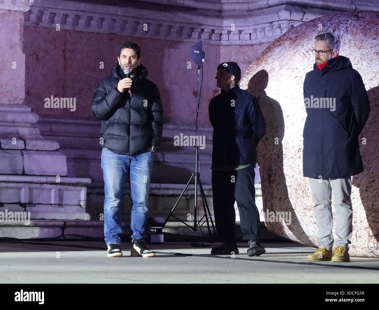 Bologna. Iwagumi Lighting - Dismisura Christmas installations and art ...