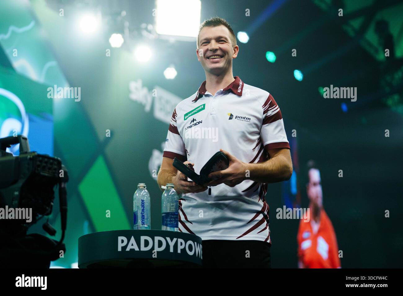 Madars Razma celebrating winning the second round match between Darren ...