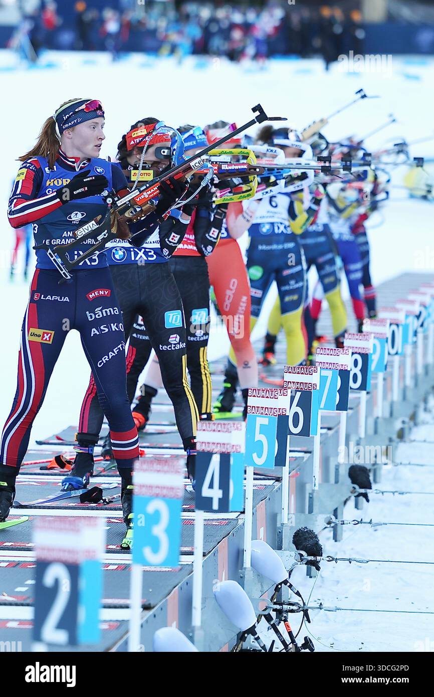 Maren Kirkeeide (Norway), Women 12,5 Km Mass Start during the BMW IBU ...