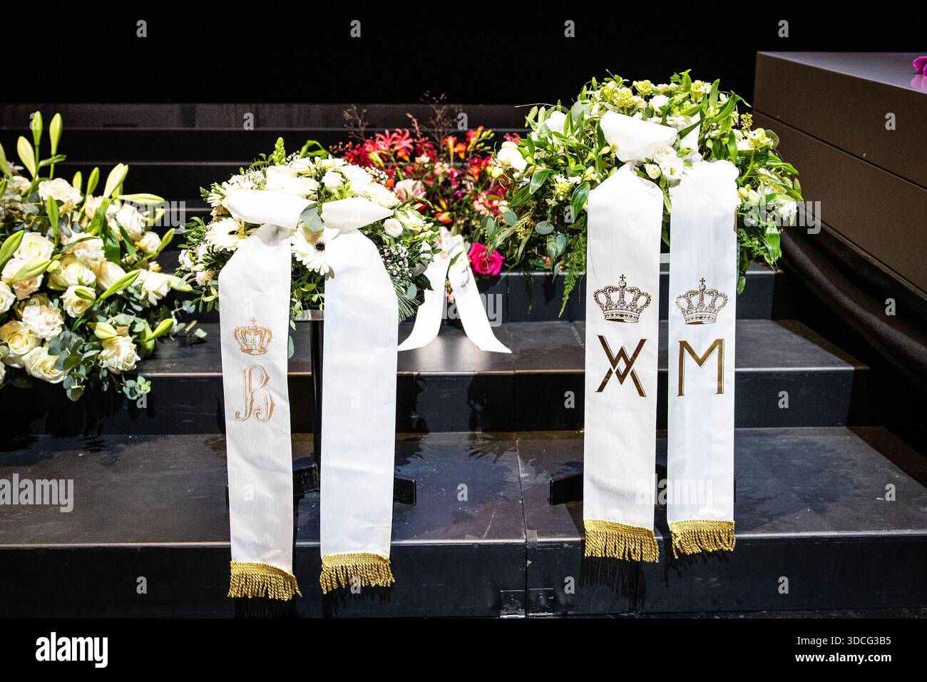 AMSTERDAM – Wreaths from the Royal Family at Hans van Manen's farewell ...