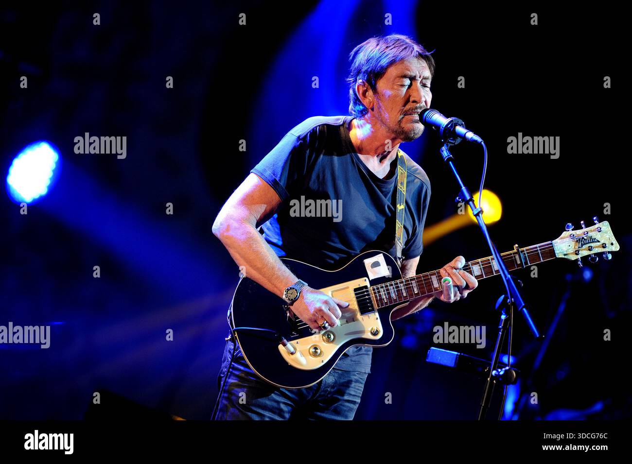 ***FILE PHOTO*** British singer and guitarist Chris Rea performs at a ...