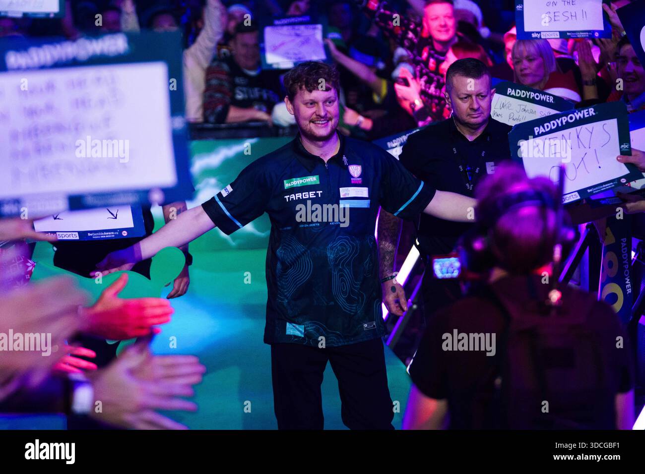 Kevin Doets's walk on during the second round match between David ...