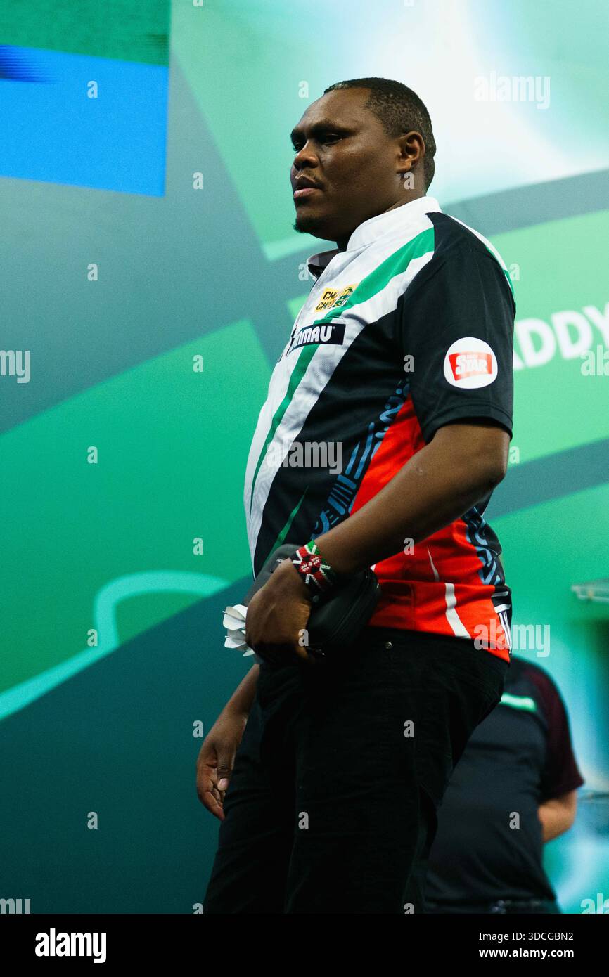David Munyua looks dejected after the second round match between David ...