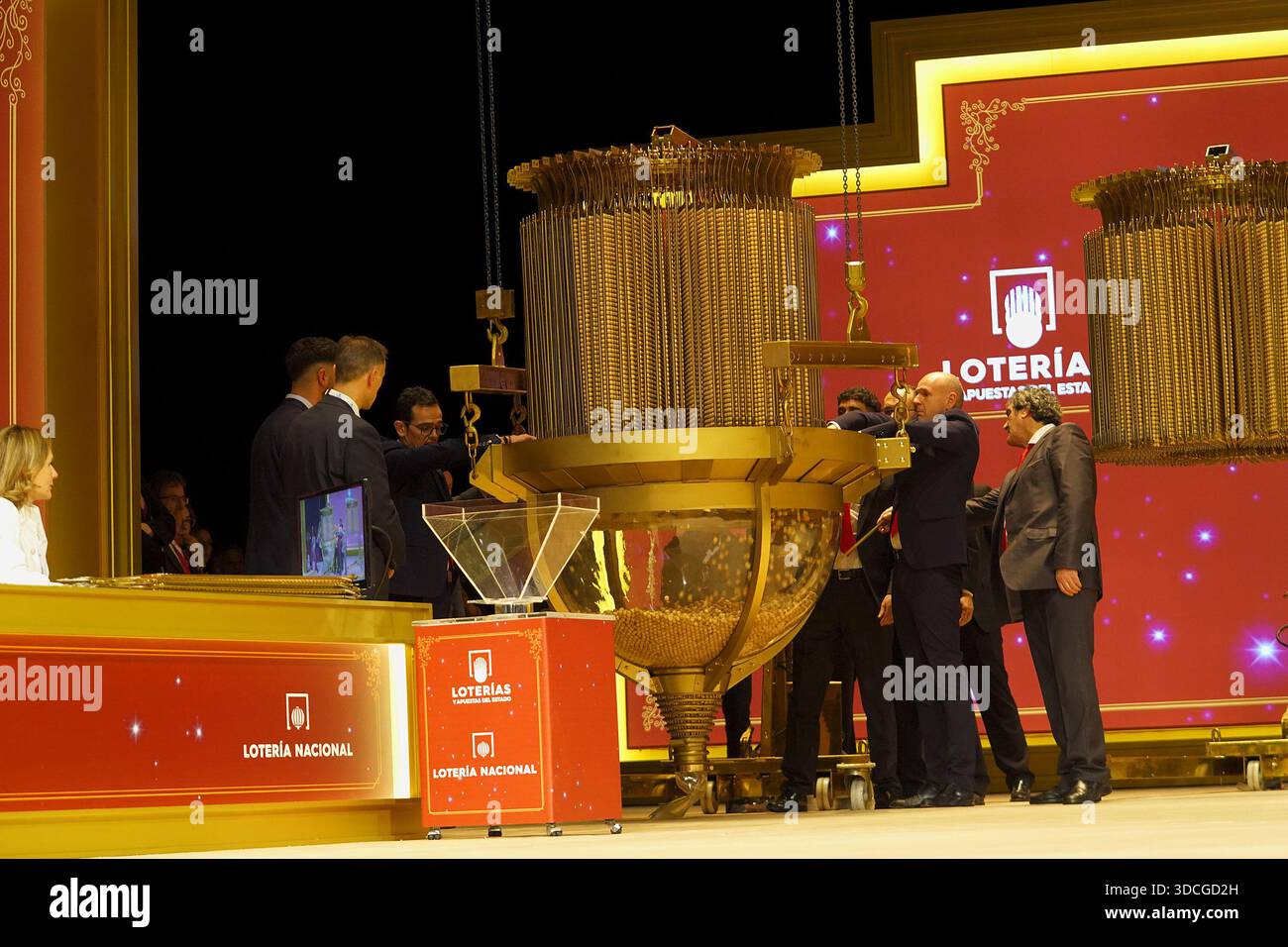 Several people refill the bombos of the Sorteo Extraordinario de la ...