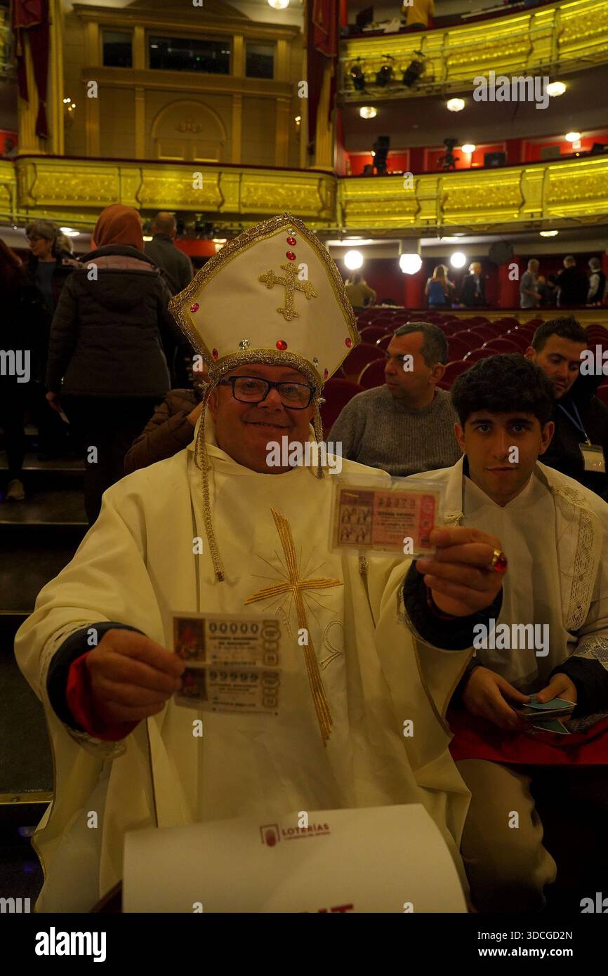 Several people in costume wait for the start of the Sorteo ...