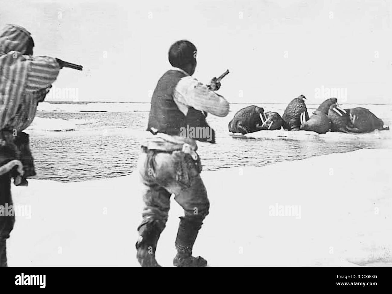 Inuit men in alaska Black and White Stock Photos & Images - Alamy