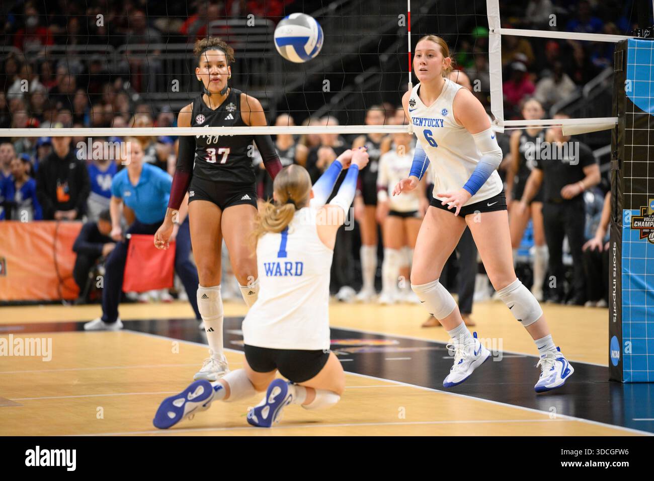 Kentucky libero/defensive specialist Trinity Ward (1) digs the ball to ...
