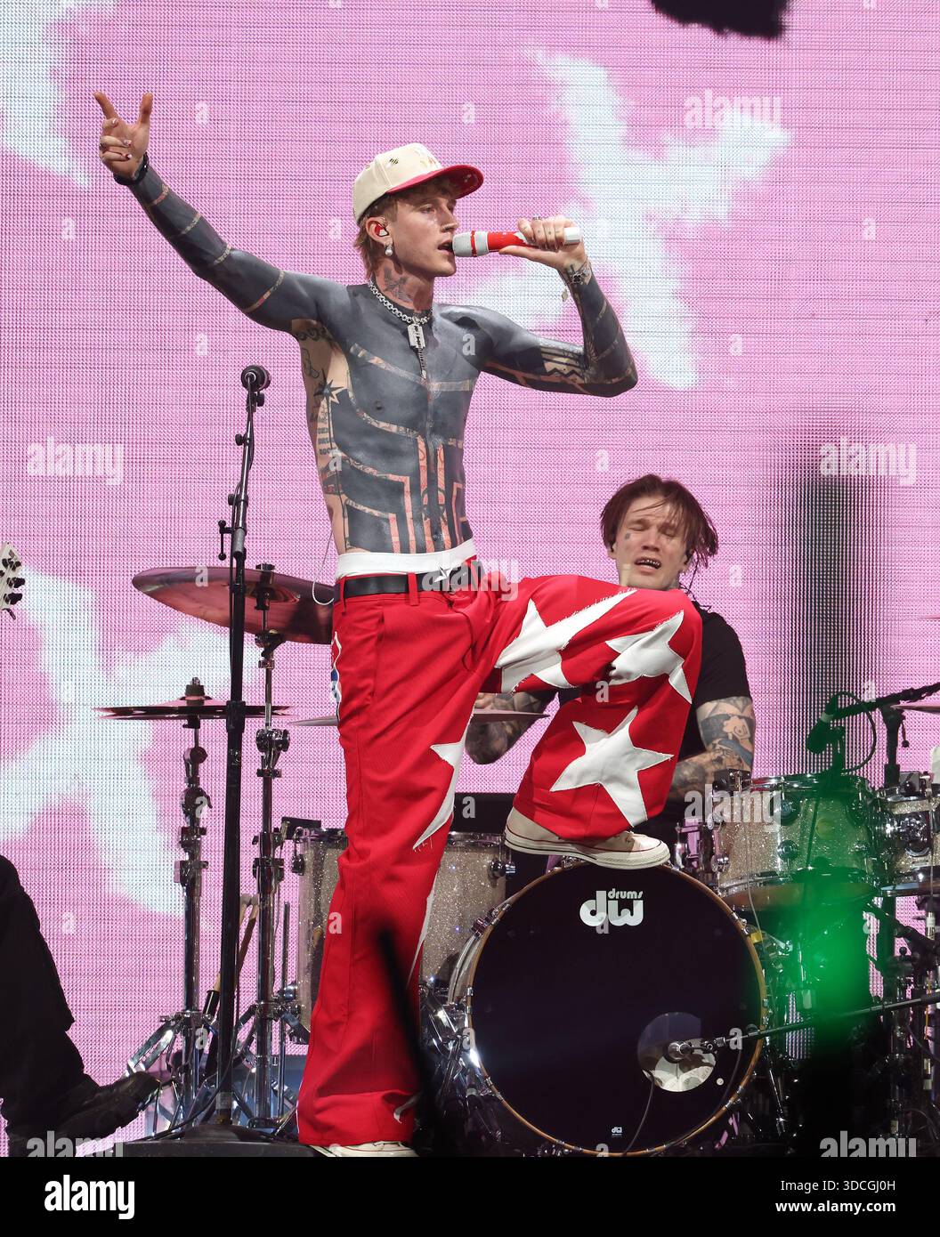 MIAMI, FLORIDA - DECEMBER 20: MIchine Gun Kelly, MGK performs during ...