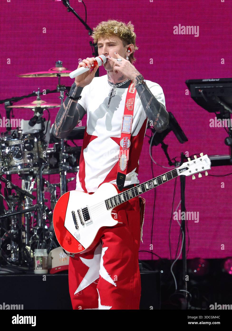MIAMI, FLORIDA - DECEMBER 20: MIchine Gun Kelly, MGK performs during ...