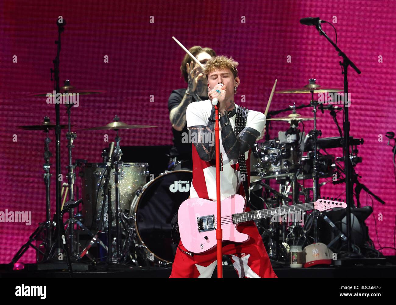 MIAMI, FLORIDA - DECEMBER 20: MIchine Gun Kelly, MGK performs during ...