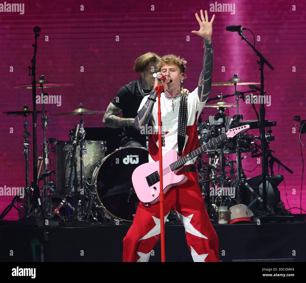 MIAMI, FLORIDA - DECEMBER 20: MIchine Gun Kelly, MGK performs during ...