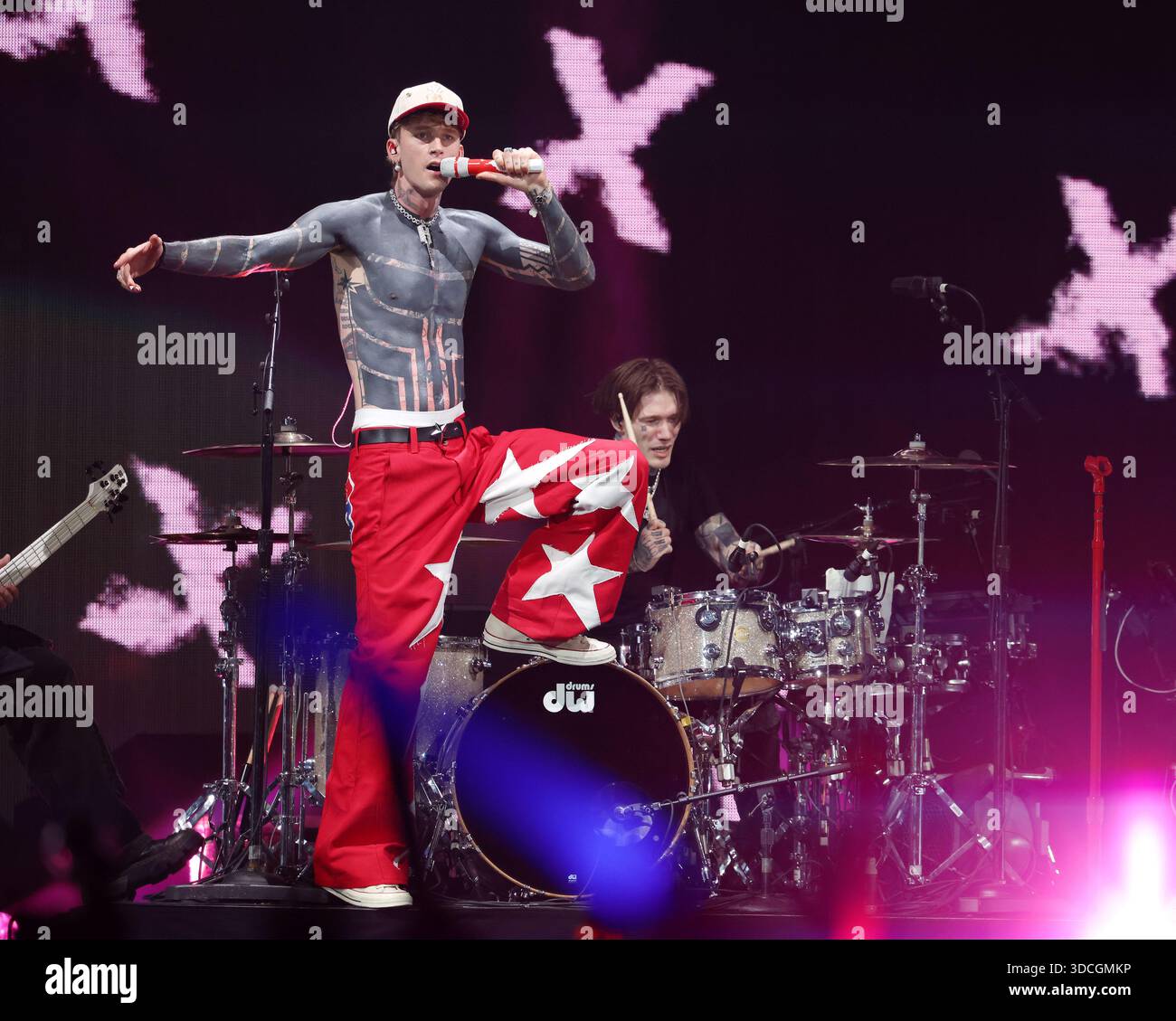 MIAMI, FLORIDA - DECEMBER 20: MIchine Gun Kelly, MGK performs during ...