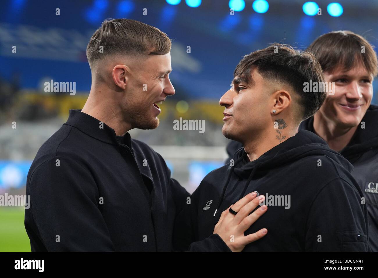 Napoli's Sam Beukema with Bologna's Santiago Castro during the EA ...