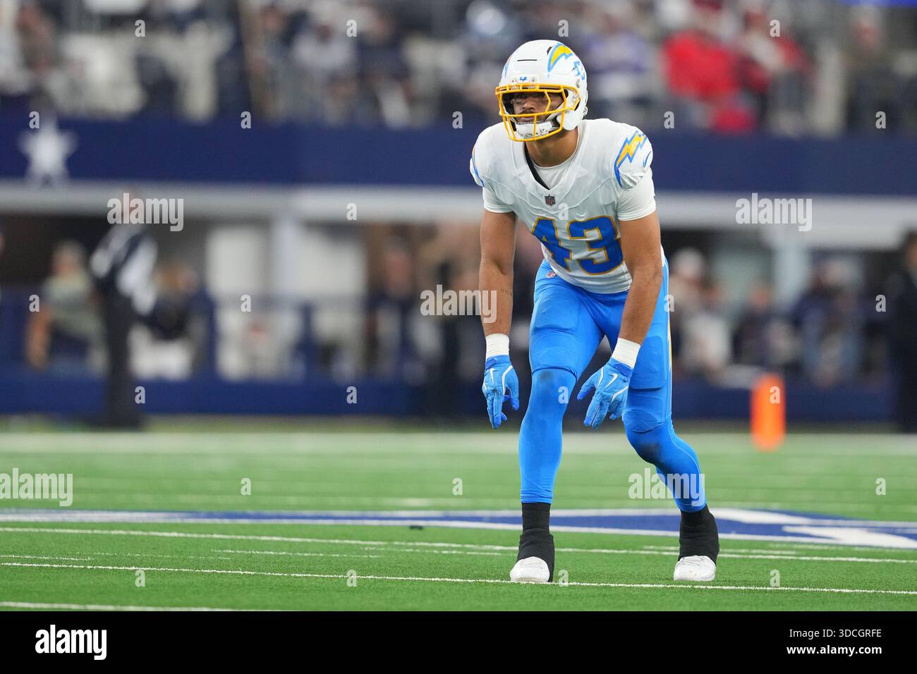 Los Angeles Chargers linebacker Troy Dye (43) lines up for a play ...