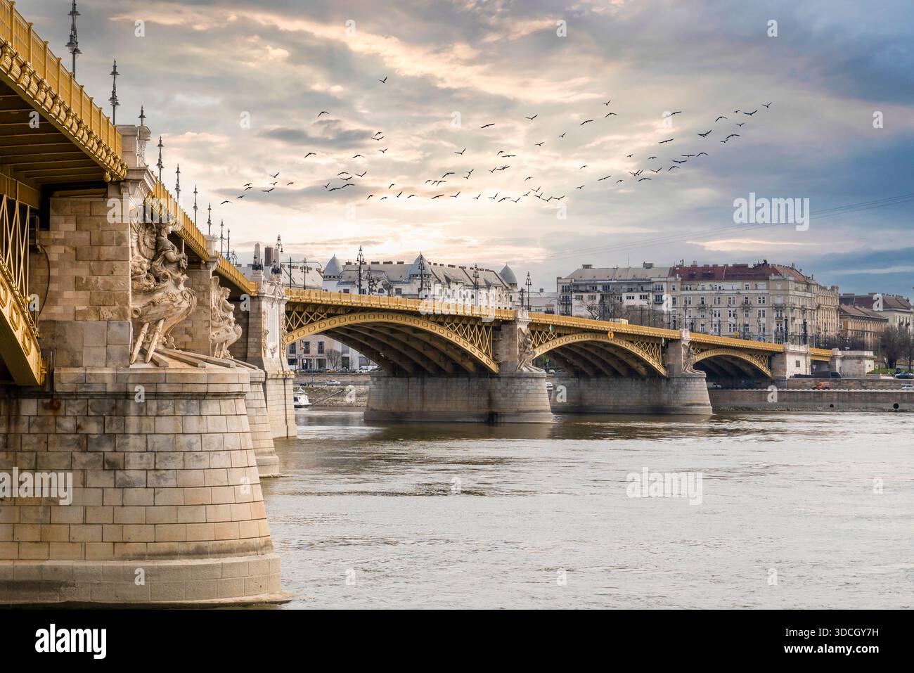View margaret bridge sunset hi-res stock photography and images - Alamy
