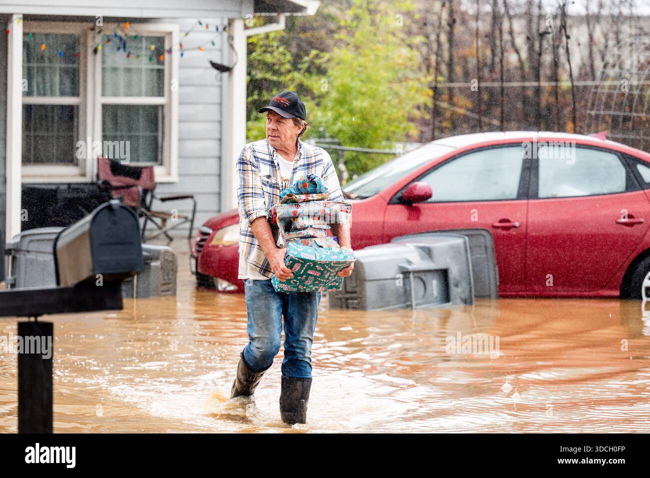 Steve Wogoman carries Christmas presents from his daughter-in-law's ...