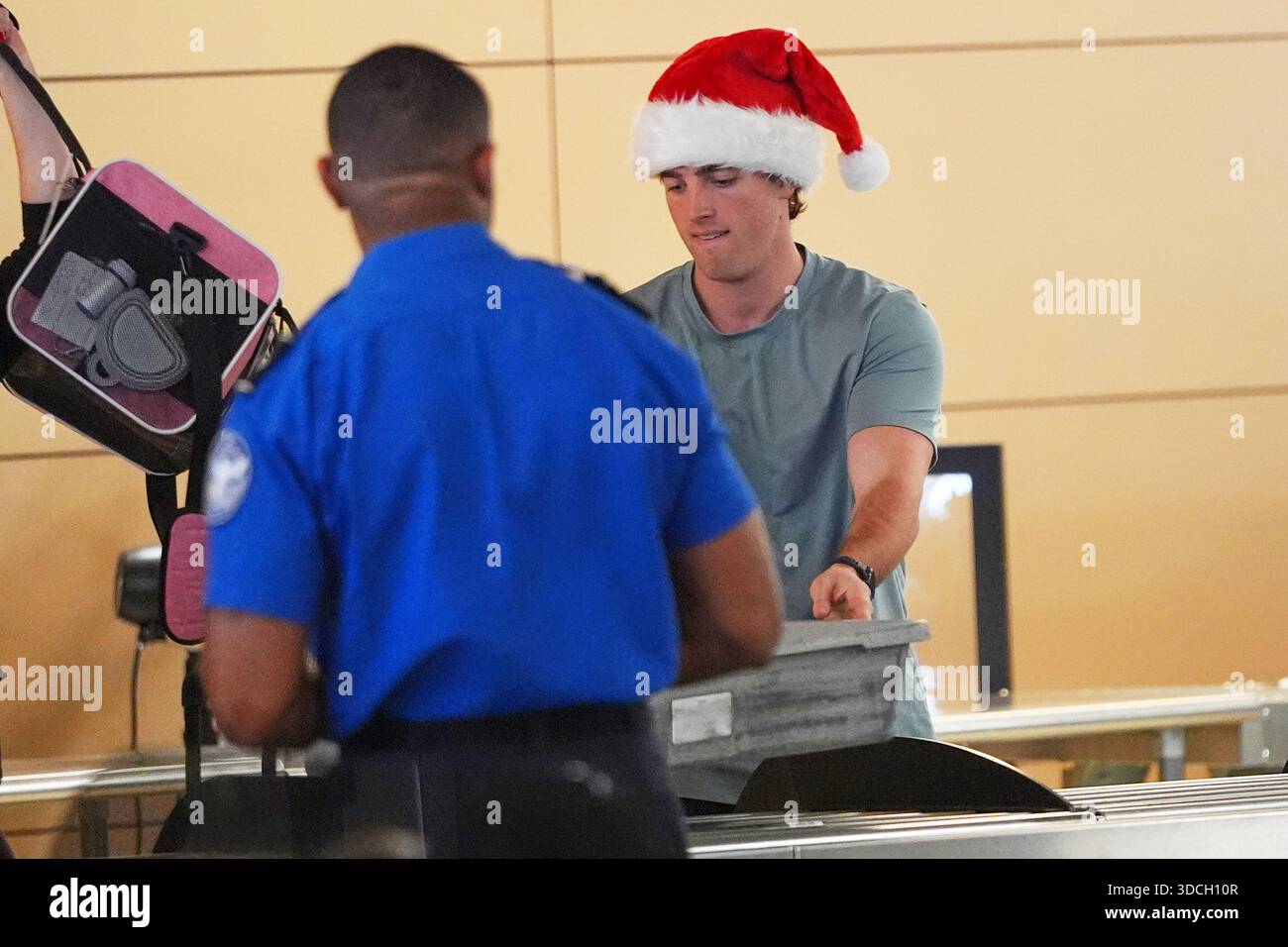 Josh McClure, right, makes his way through TSA at the Dallas Fort Worth ...