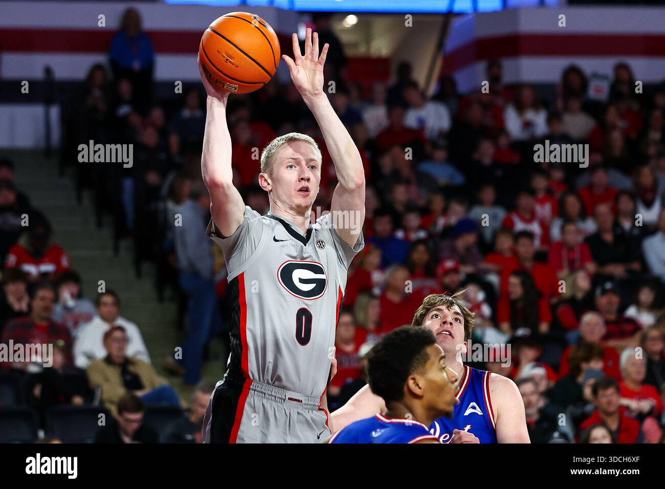 Georgia guard Blue Cain (0) passes during the second half of an NCAA ...
