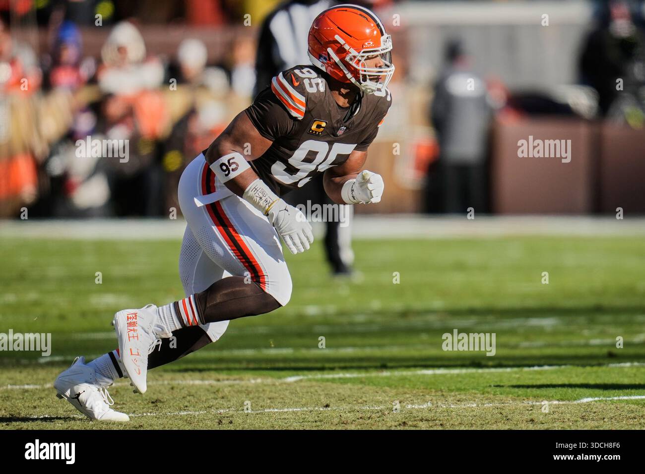 Cleveland Browns defensive end Myles Garrett (95) in the first half of ...