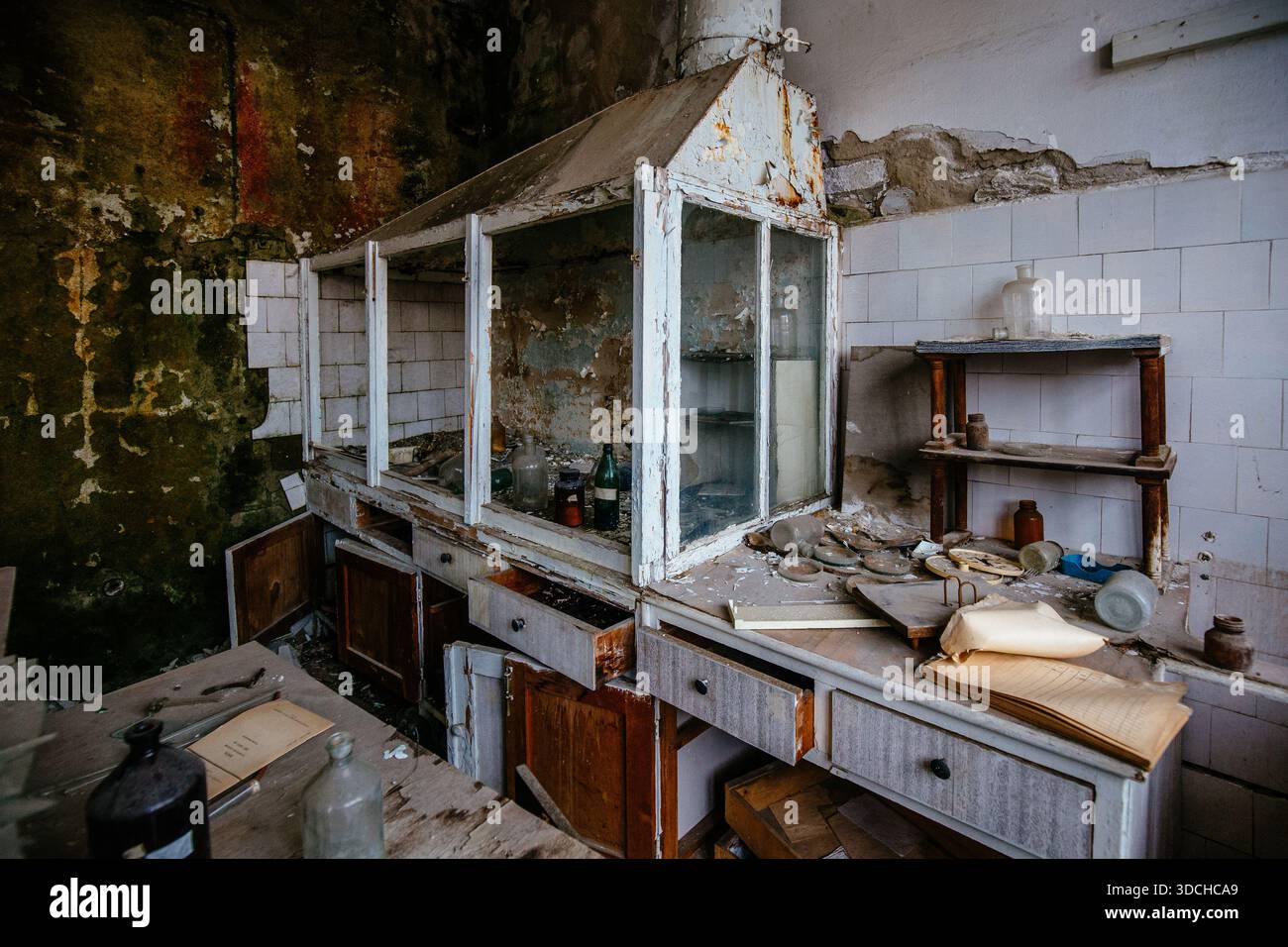Ruined laboratory hi-res stock photography and images - Alamy