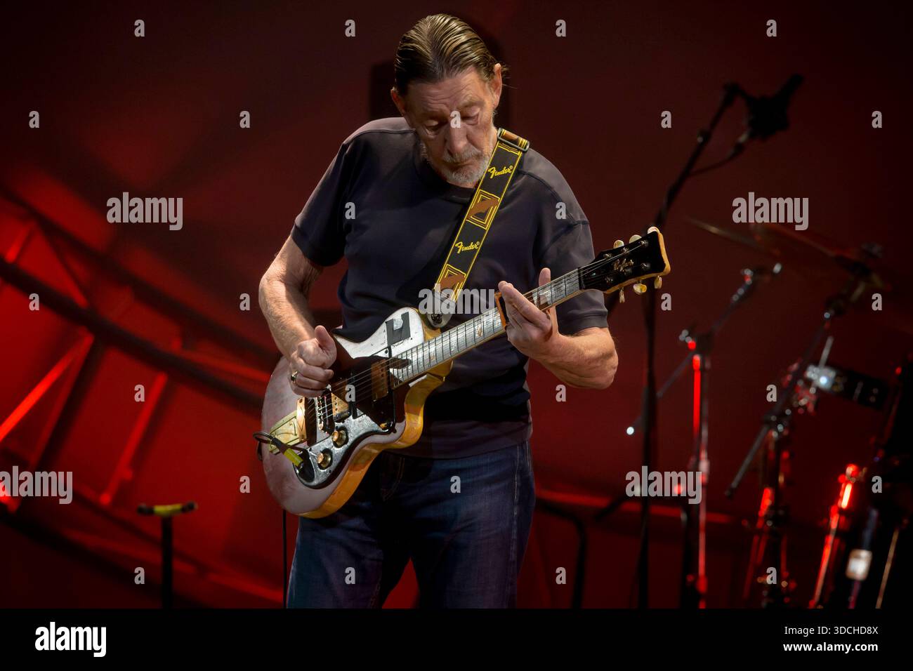 Der britische Rockmusiker Chris Rea 66 während eines Auftrittes im ...