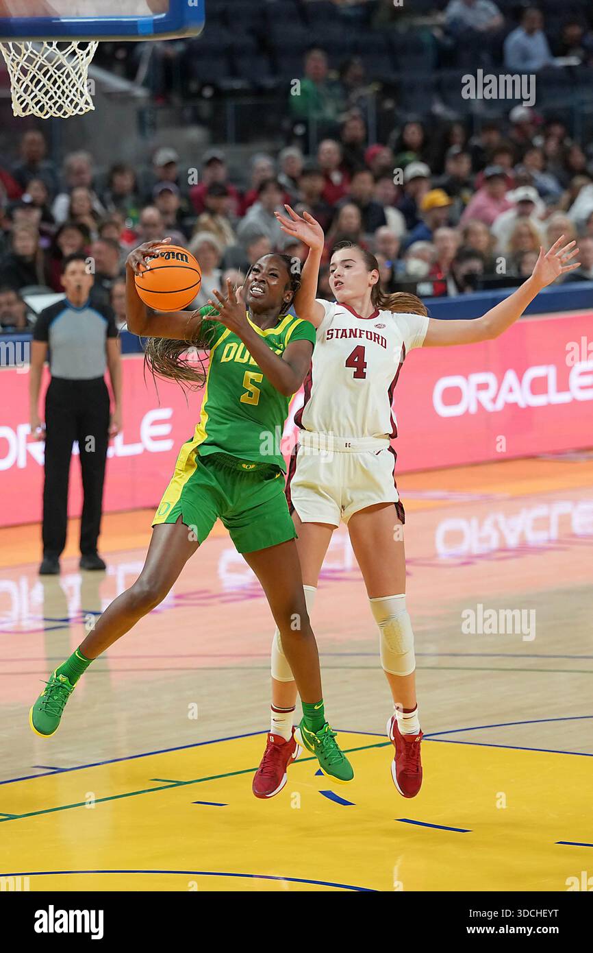 Amina Muhammad (5) of the Oregon Ducks grabs the rebound over Alexandra ...