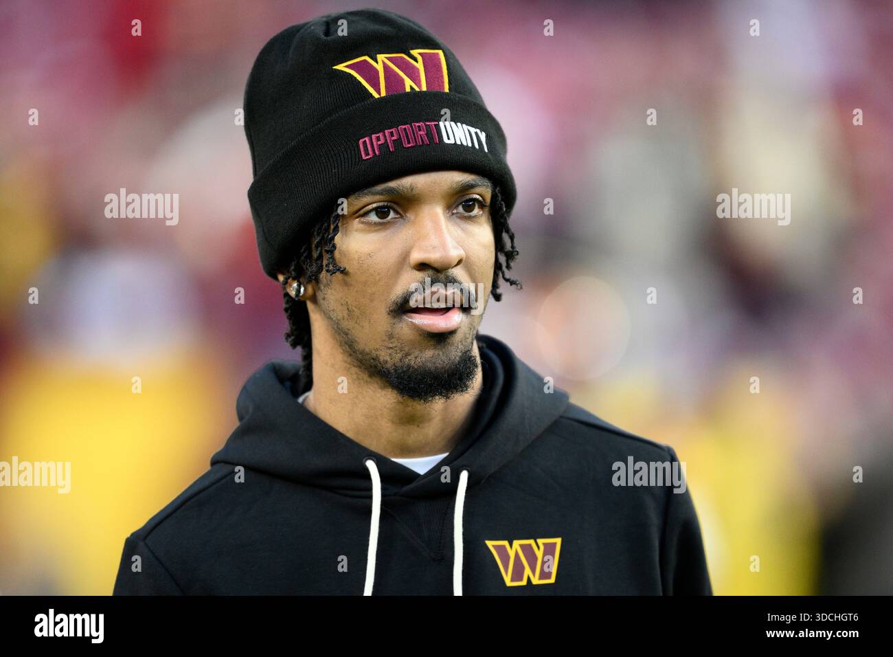 Washington Commanders quarterback Jayden Daniels (5) before an NFL ...