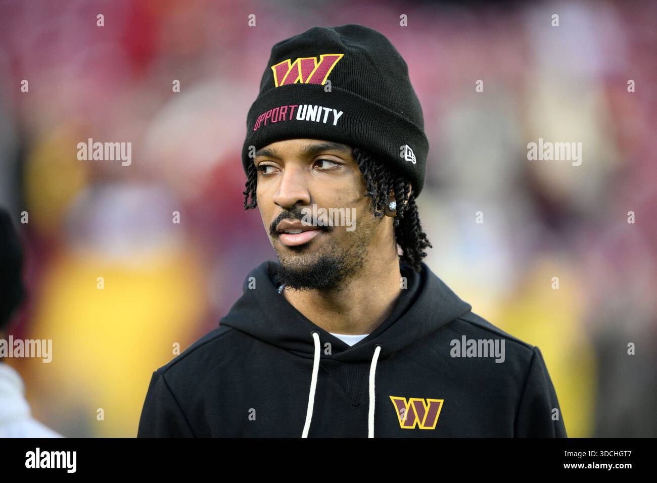 Washington Commanders quarterback Jayden Daniels (5) before an NFL ...