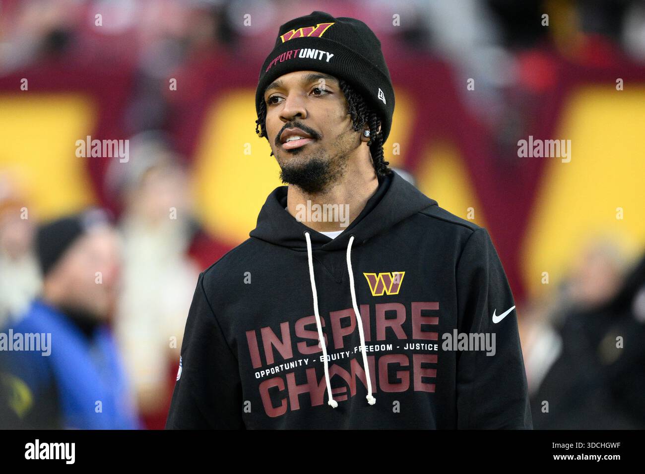 Washington Commanders quarterback Jayden Daniels (5) before an NFL ...
