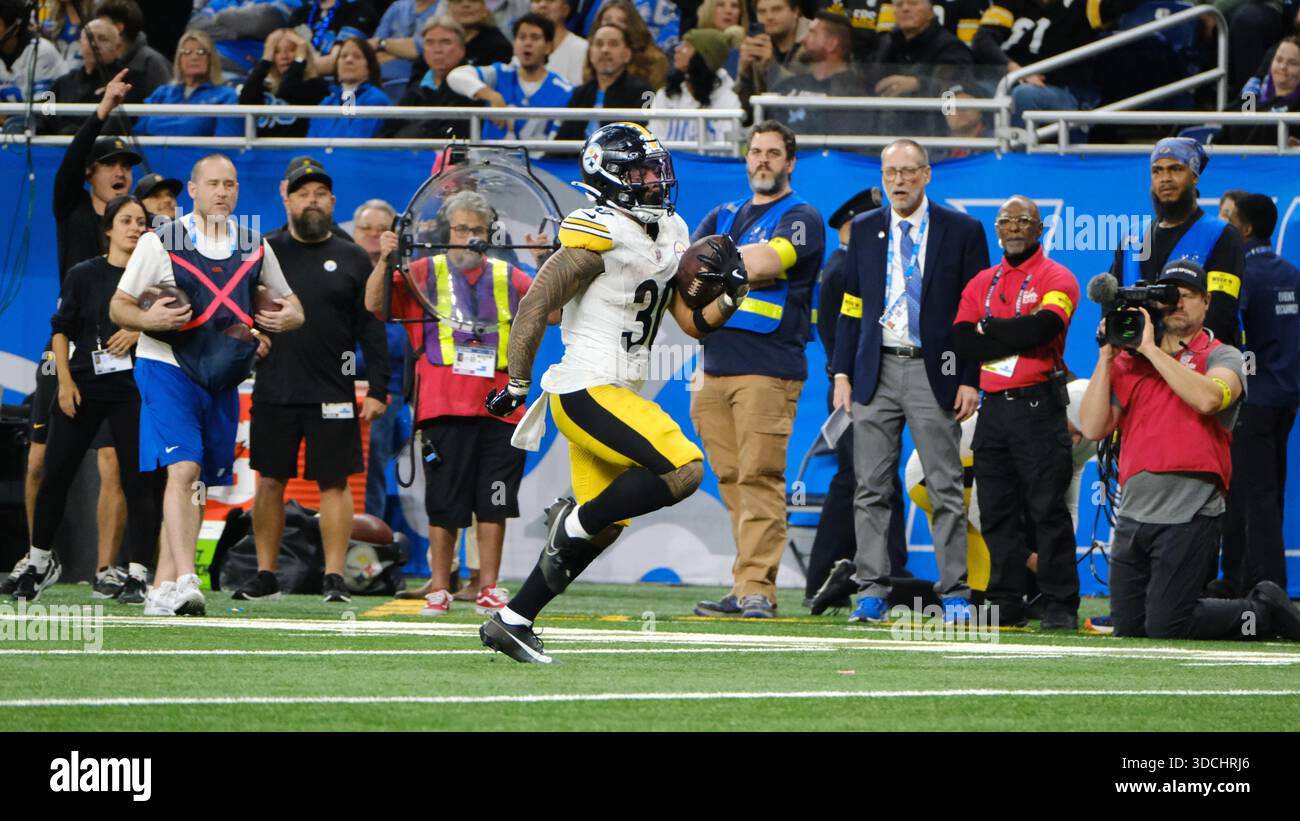 Dec 21, 2025: Jaylen Warren #30 during the Pittsburgh Steelers vs ...