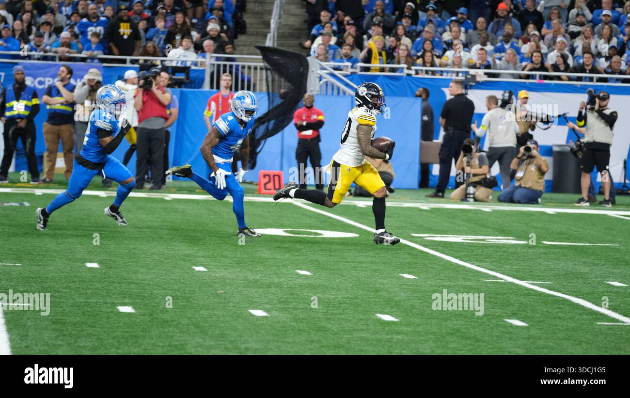 Dec 21, 2025: Jaylen Warren #30 during the Pittsburgh Steelers vs ...