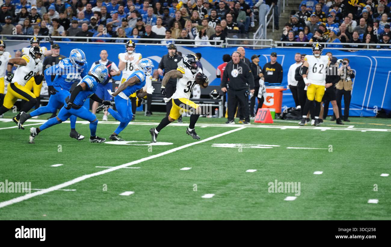 Dec 21, 2025: Jaylen Warren #30 during the Pittsburgh Steelers vs ...